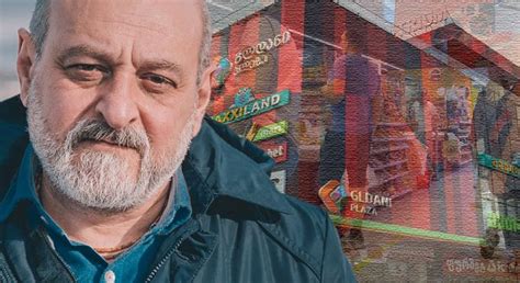 გლდანის მოლში გაოფლილი და ბოლომდე გატიალებული მამაკაცი ცოლისთვის სახეზე ნაყინის წასმას ცდილობდა