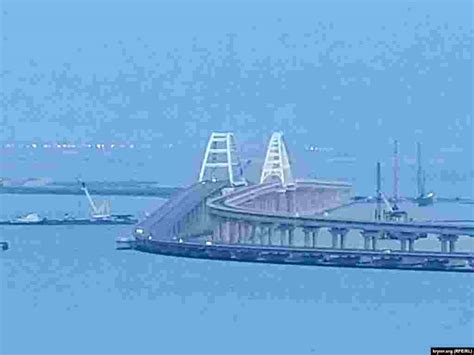 Въпреки честите нападения Туристи се стичат на плаж в окупирания от Русия Крим