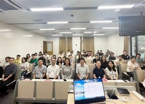 构建 人工智能语言”微专业，这一高校打造复合型创新人才的新范式 Aigc工具导航