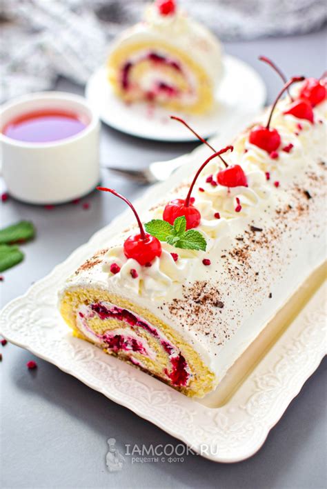 Бисквитный рулет с кремом чиз — рецепт с фото пошагово