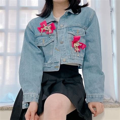 데일리룩 봄 가을 핑크 리본 브로치 크롭 데님 청 자켓 1color 에이블리