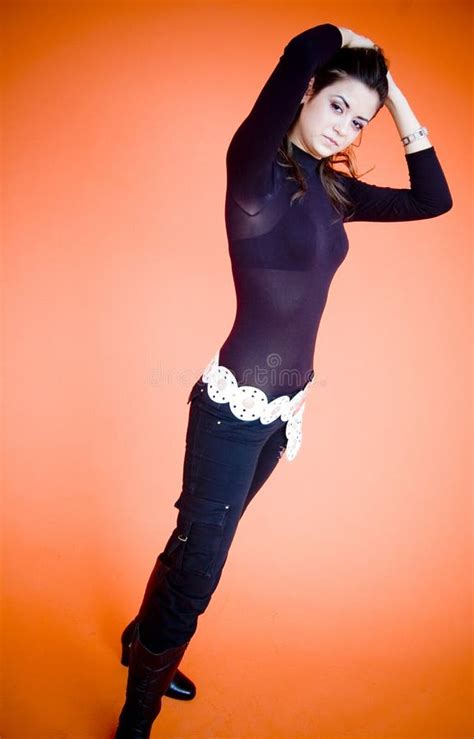 Ritratto Di Una Ragazza Alla Moda Fotografia Stock Immagine Di Tenuta Mani