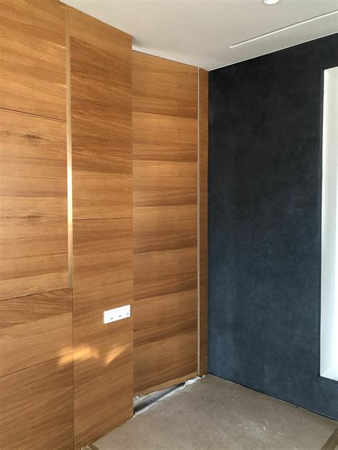 Панель в гостиной