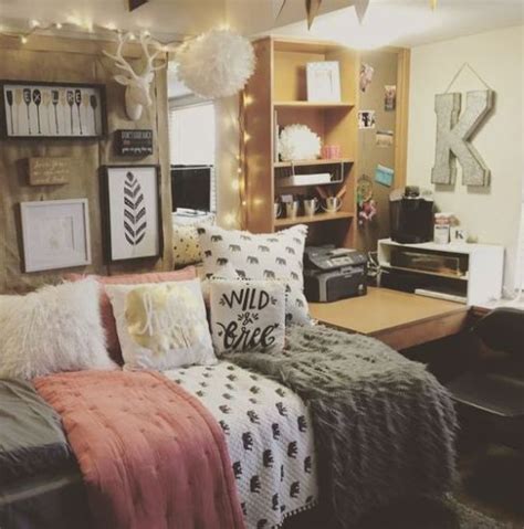 This Is One Of The Cutest Dorm Room Ideas For Girls Cool Dorm Rooms