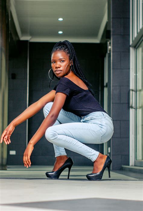 Crouching Poses Photos Download The Best Free Crouching Poses Stock