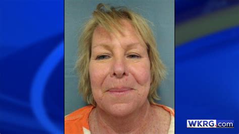 Northwest Florida Woman Accused Of Throwing Beer Bottles At 3 Year Old