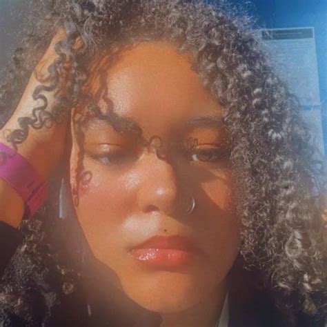 Zo Novelllasss Threads Say More