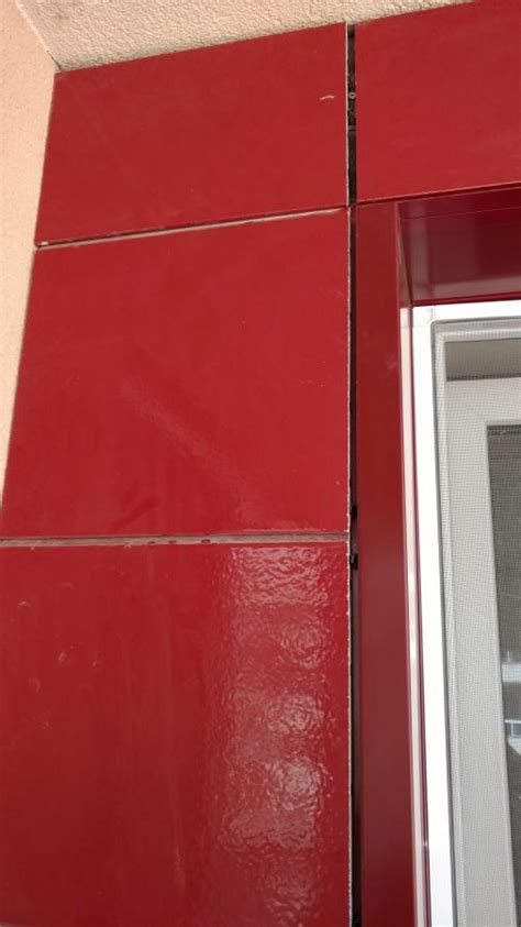 Монтаж на климатик в София върху окачена фасада плочки