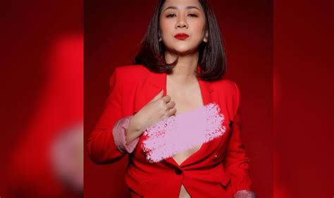 Tante Ernie Sering Posting Foto Hot Usai Magrib Netizen Help Me