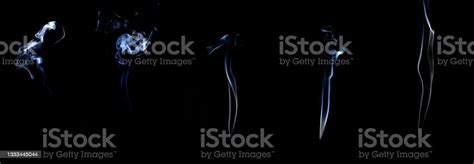 연기 증기 세트 검은 색 배경에 고립 된 흰색 연기 추상 안개 그룹 또는 증기 안개 구름을 흐리게합니다 오염 증기 담배 가스 드라이 아이스의 증기 흐름 구름에 대한 스톡