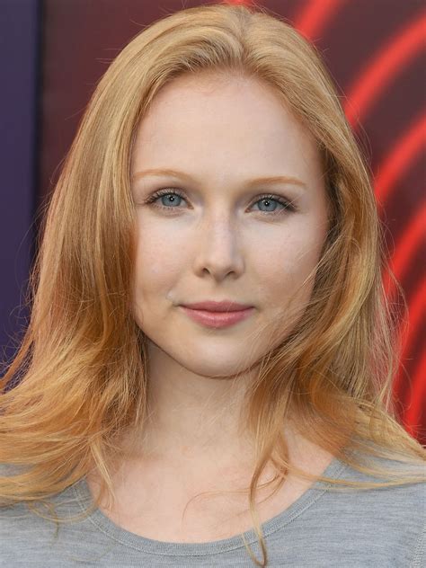 Molly C Quinn Biography