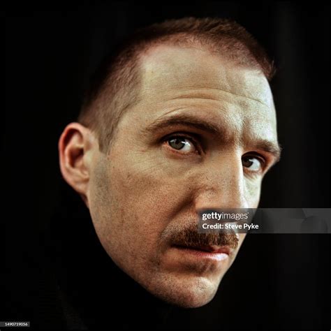 English Actor Ralph Fiennes Photographed At The Rsc London April 2003 News Photo Getty Images