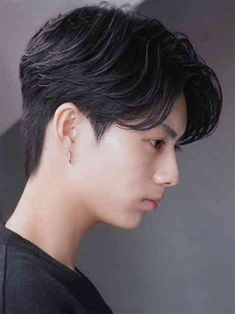 6 Variasi Model Rambut Comma Hair Undercut Untuk Pria