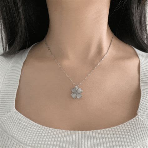 당일출고 써지컬 네잎클로버 목걸이 단일옵션 빠른배송 에이블리
