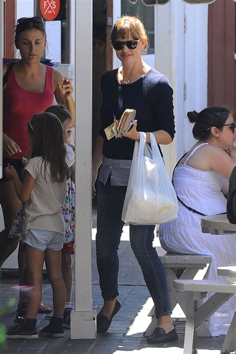 Jennifer Garner Out In Brentwood August 2014 • Celebmafia