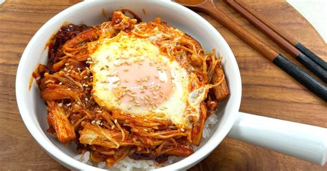매콤팽이달걀덮밥