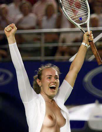 Post Fakes Martina Hingis
