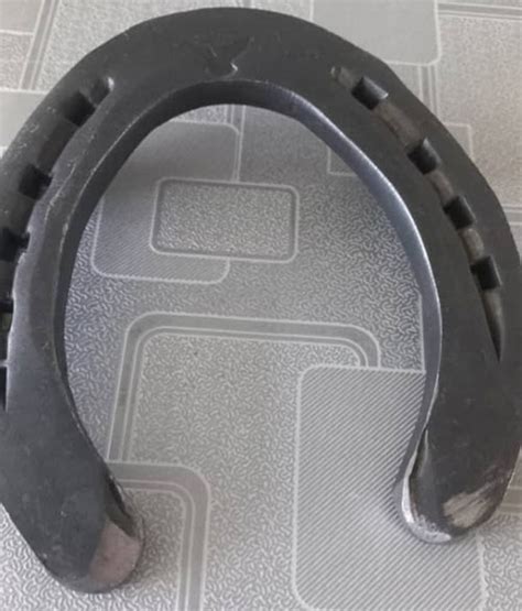 نعل اسبی آهنی