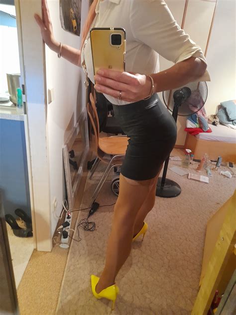 Secretary Dressing In Yellow High Heels Photo 6