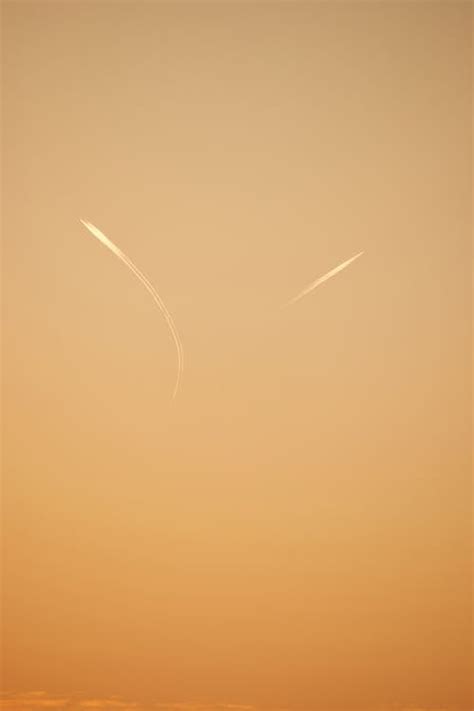 가벼운 경치가 좋은 고요한 고요함 골든 아워 공중 공중 풍경 관념적인 구름 구름 경치 구름층 놀라운 농지 대서양 따뜻한 음색 맑은 하늘 멋진