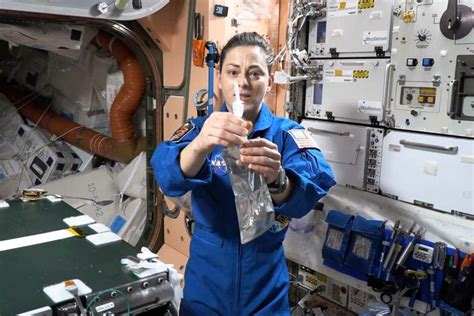Un Taux De Récupération Deau De 98 La Nasa Va Recycler Lurine Des Astronautes En Eau