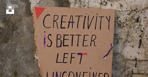 글씨가 적힌 판지 사진 Unsplash의 무료 갈색 이미지