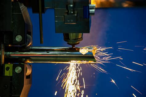 스테인리스 파이프 또는 튜브를 절단 Cnc 섬유 레이저 커팅 머신 Cnc 장치에 대한 스톡 사진 및 기타 이미지 Cnc 장치