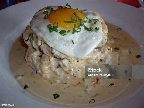 아시아 치킨 커 민 카레 유명한 생선 소스 배경 베이 리프 뼈 그릇 유 방 닭고기 조각 고추 요리 고 수 크림 요리 음식 녹색 허브 뜨거운 매운 양파 붙여넣기 땅콩 건강