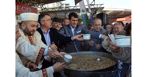 Мюсюлмани и християни от 3 държави ядоха ашуре в Кърджали