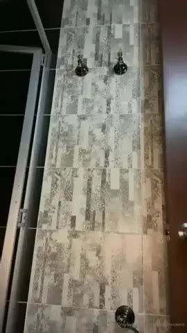 Laura Saenz Scrolller