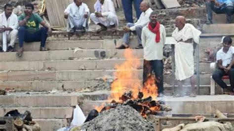 two son fight for doing his father last rituals in madhya pradesh पिता के अंतिम संस्कार को लेकर ...