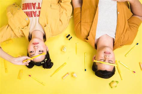 Yang 沒有誰能為誰 人生負全責 講再多也只是當耳邊風 曾經在乎過嗎 我試問你！ 今天做這決定不是因為不要了 是因為累了 曾經給予支持、肯定 甚至信任 得到的卻是滿窗的欺瞞 或許有你的