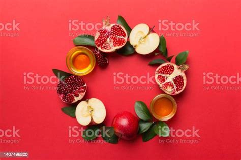 로쉬 하샤나 개념 상징으로 만든 프레임 유대인 새해 연휴 전통 복사 공간이 있는 위쪽 보기 9월에 대한 스톡 사진 및 기타 이미지 Istock