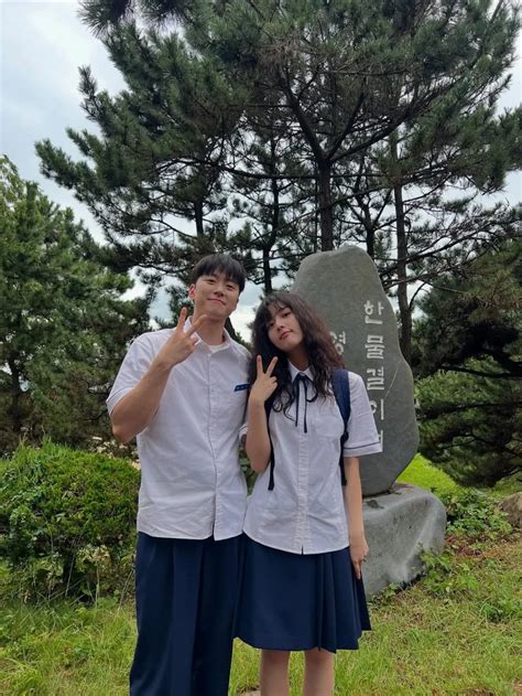 Tủ đồ Học đường Của Shin Eun Soo Trong Love Untangled Elle