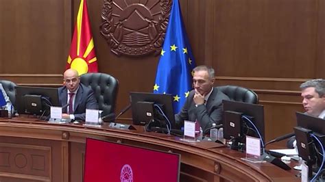 Каде е Артан Груби Youtube