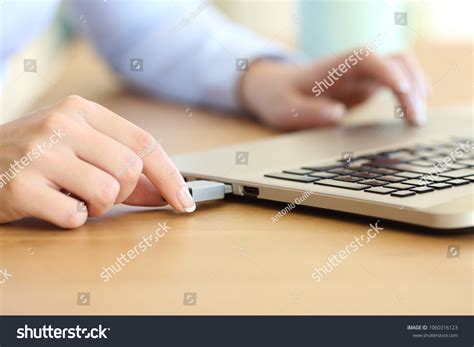 Laptop Pen Drive Images Stock Photos Vectors Shutterstock