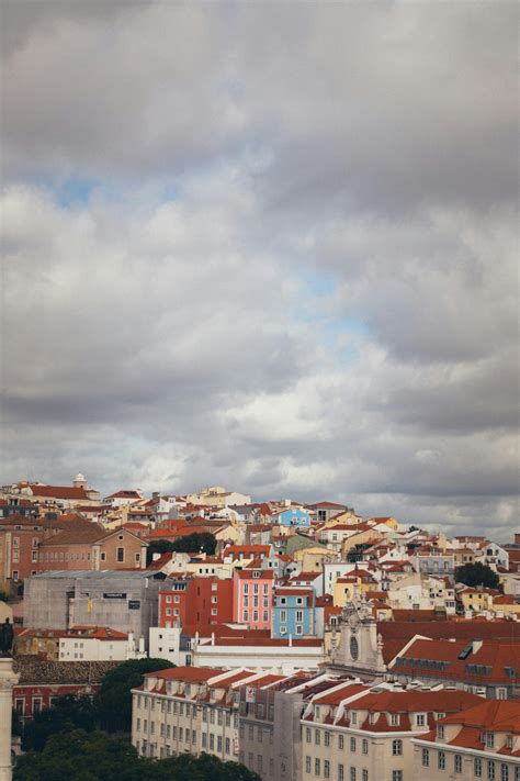 건축 경치 좋은 전망 관광 구름 구시가지 그림 같은 남부 유럽 다채로운 건축 도시 도시 경관 도시 전망 도시 풍경 도시의 도시의 삶 리스본 맑은