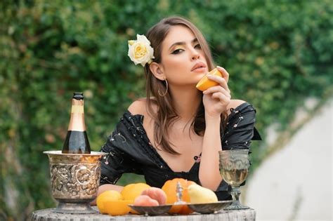 97000 Woman Eating Fruits Pictures