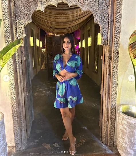 رانيا منصور في إطلالات فاتنة وجريئة 10 لقطات ساحرة صور