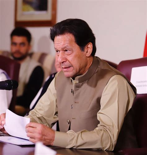 عمران خان کی گرفتاری کا امکان، پی ٹی آئی کارکن بنی گالہ کے باہر جمع