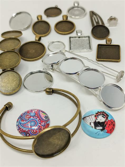 მძივების და ძაფების მძივების და ძაფების მაღაზია • ფერადი