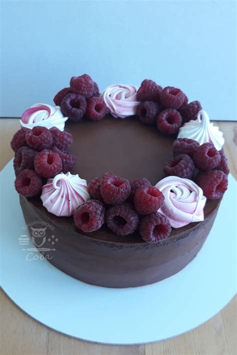 Шоколадний торт з малиною та безе Торт Трюфели Шоколадный торт