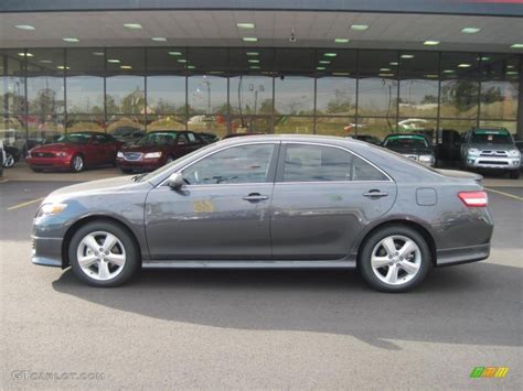 2011 Magnetic Gray Metallic Toyota Camry Se V6 39739623 Photo 2