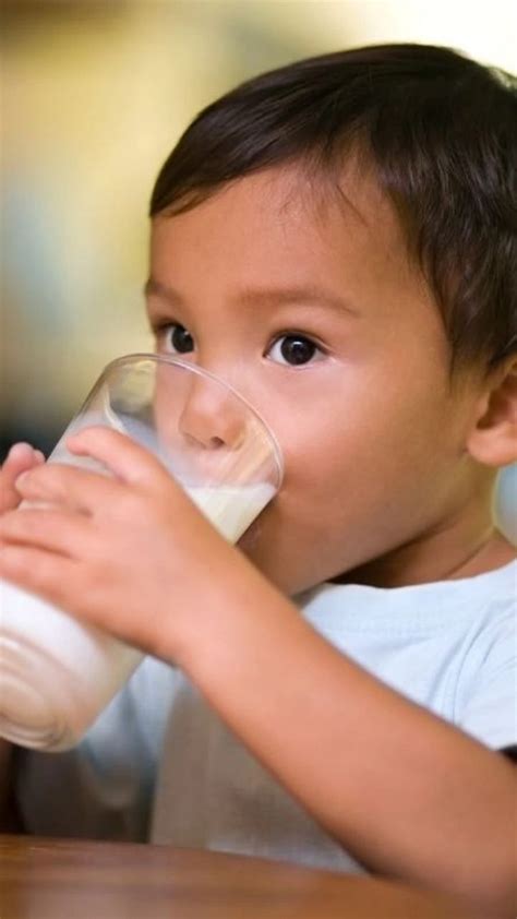 Milk Anemia लहान मुलांना सतत दूध देताय थांबा हे आजार होतील Milk Anemia Can Occur If