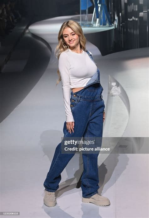 Leni Klum Walks As A Model In Her Show Leni Klum X About You As