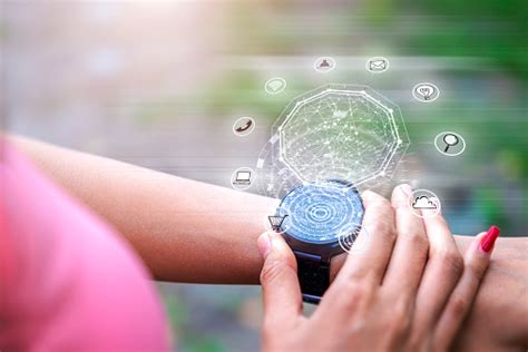 첨단 기술 디지털 홀로그램 아이콘 운동 생활 동안 손 보기 화면에서 응용 프로그램 운동에 대한 스톡 사진 및 기타 이미지 운동 테크놀로지 연결 Istock