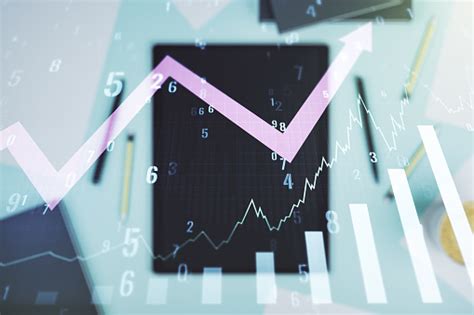 배경 상단 보기 외환 및 투자 개념에 위쪽 화살표와 현대적인 디지털 태블릿추상 창조적 인 금융 그래프 다중 노출 0명에 대한 스톡 사진 및 기타 이미지 Istock