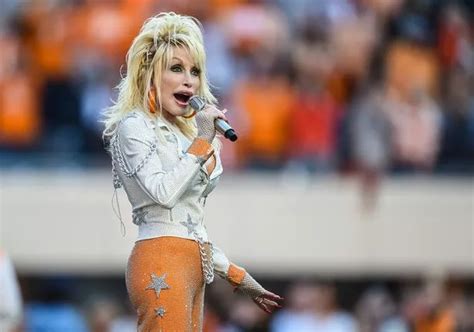Dolly Parton Breaks Silence After Crazy Rumors Shes Had Love Affairs
