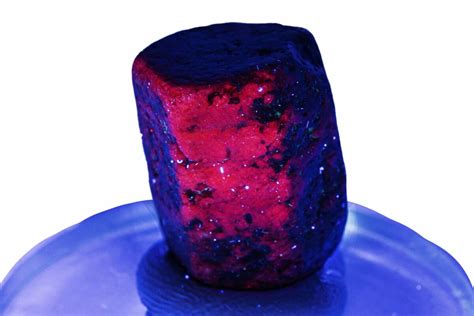 75 Highly Fluorescent Ruby Crystal India 249689 For Sale