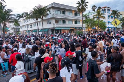 Miami Beach, Overwhelmed by Spring Break, Extends Emergency Curfew ...